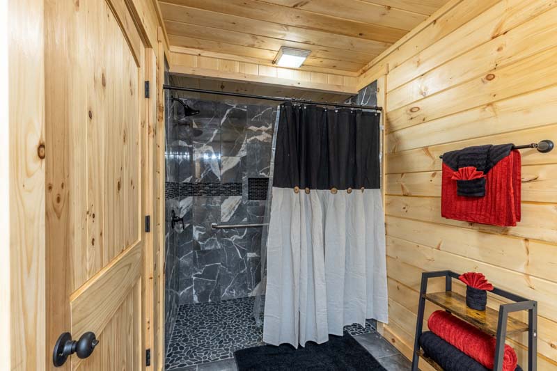 Black Eagle Lodge - Woodland Ridge Cabins in Hocking Hills, Ohio