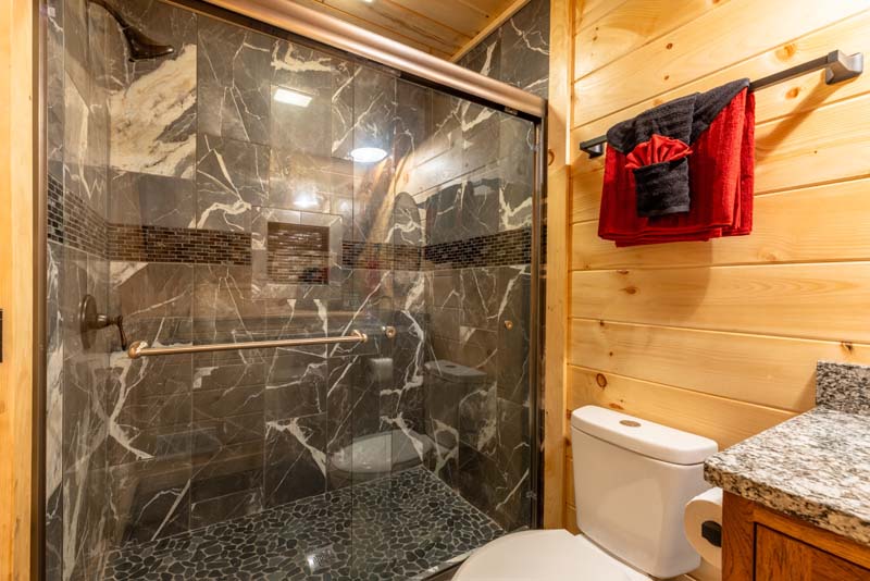 Black Eagle Lodge - Woodland Ridge Cabins in Hocking Hills, Ohio